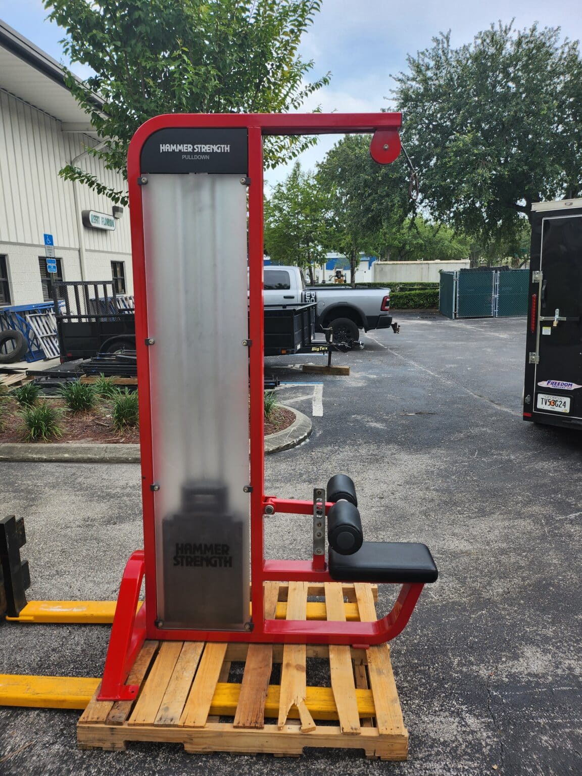 Hammer Strength Lat Pulldown - ReFit Nation