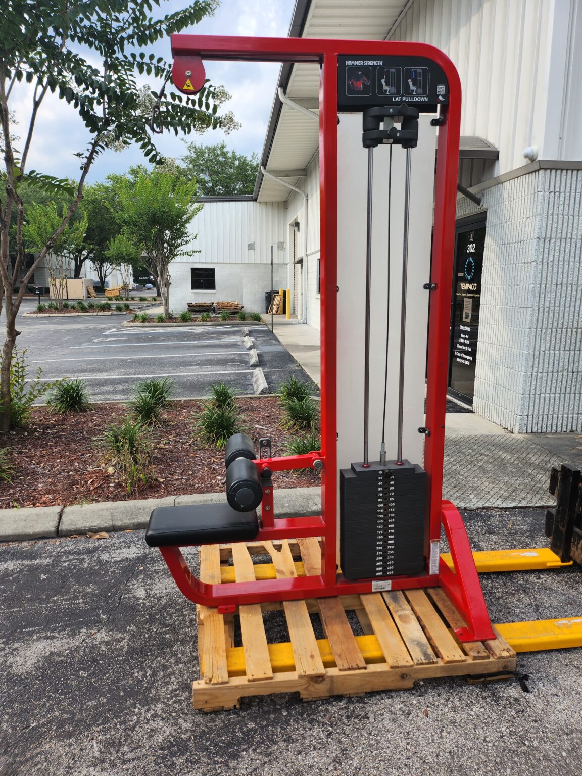 Hammer Strength Lat Pulldown - ReFit Nation